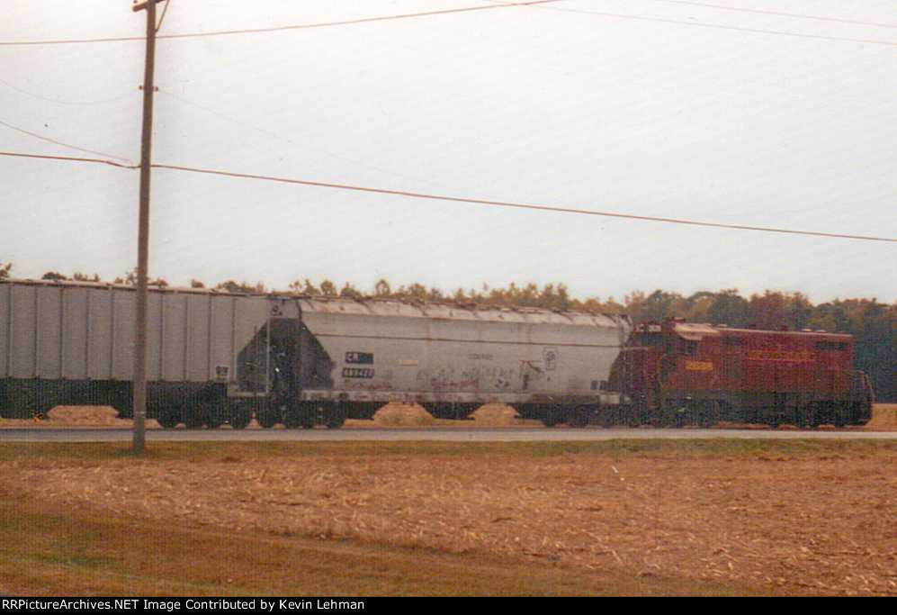 MDDE 2628 with covered hoppers